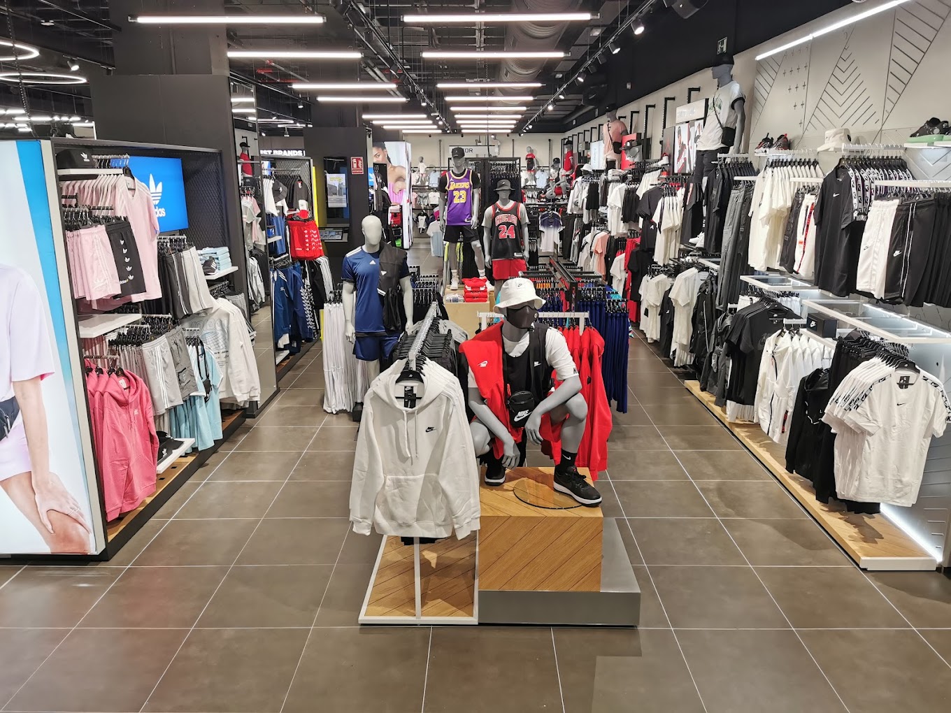 JD Sports Several Places - g4 group Architecture, engineering and design